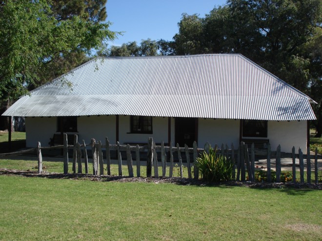 Exploring my own backyard: Yellagonga Regional Park and Cockman House ...