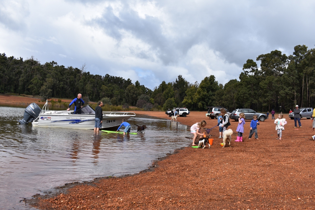 Camping at Lake Navarino (Waroona Dam) – Let Me Be Free