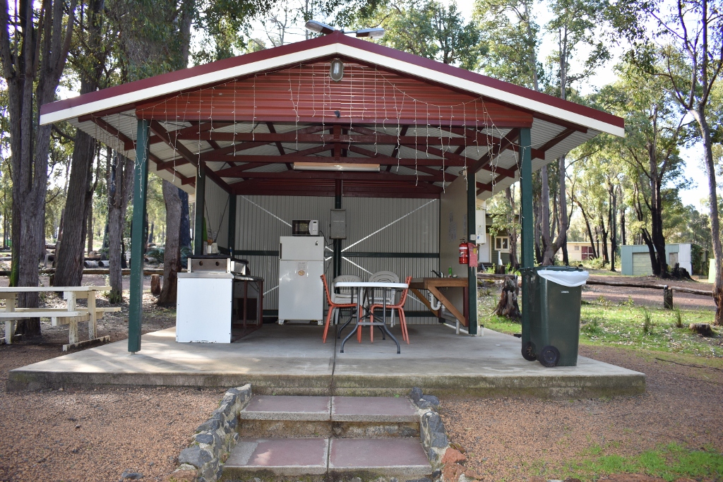 Camping at Lake Navarino (Waroona Dam) – Let Me Be Free